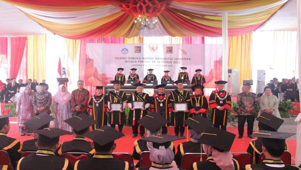 Kiat Sukses Jalani Kuliah dari Para Wisudawan Terbaik ITERA | Lampung77.com